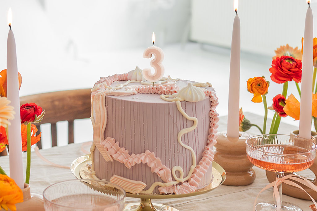 SVEĆICA BR. 3 PRLJAVO ROZE – 6CM