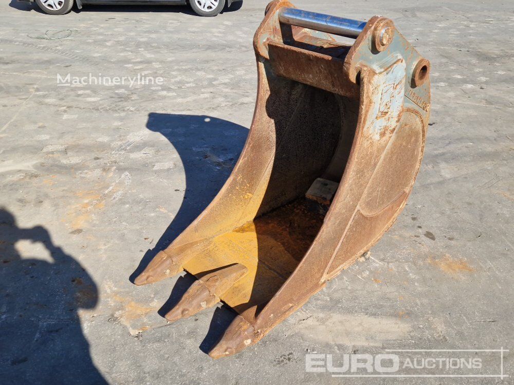 Prodaje se 25" 70mm kašiku za bager na aukciji