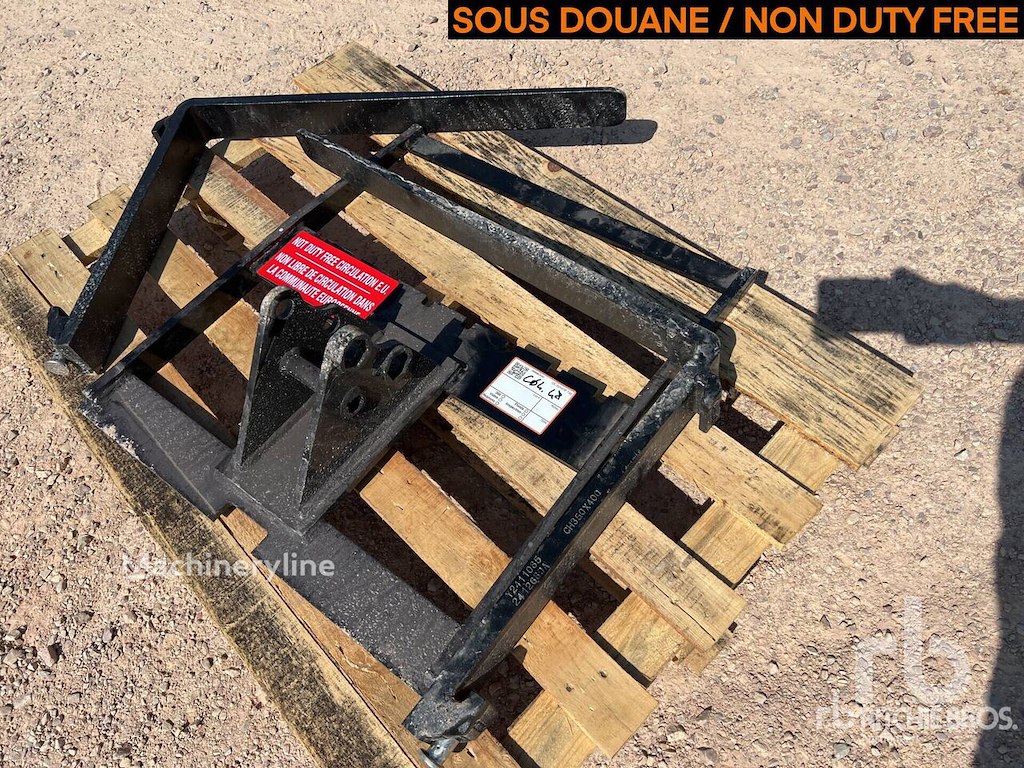 Prodaje se GIYI Fourche Mini Pelle (Non Utilise hidraulični čekić na aukciji