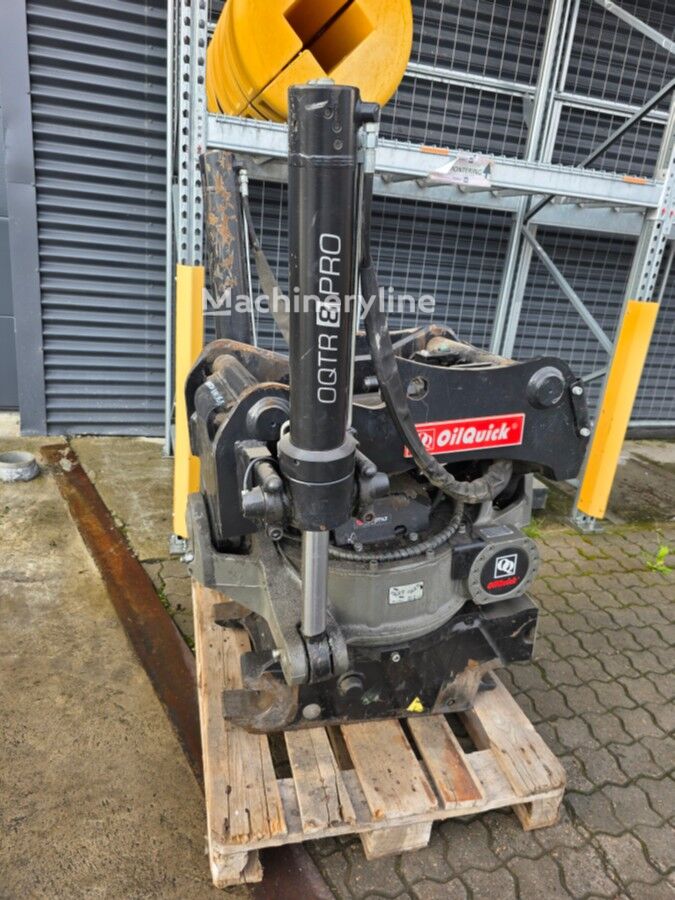 Prodaje se OilQuick Andre R8 tiltrotator na aukciji
