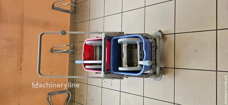 Prodaje se Petit chariot de nettoyage + presse /!\ qu'une seul presse ( A perač pod pritiskom na aukciji