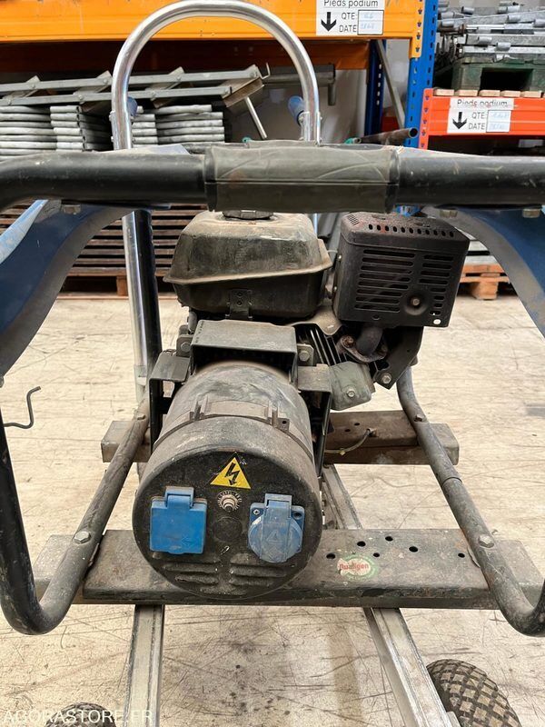 Prodaje se Performtec 3000 benzinski generator na aukciji