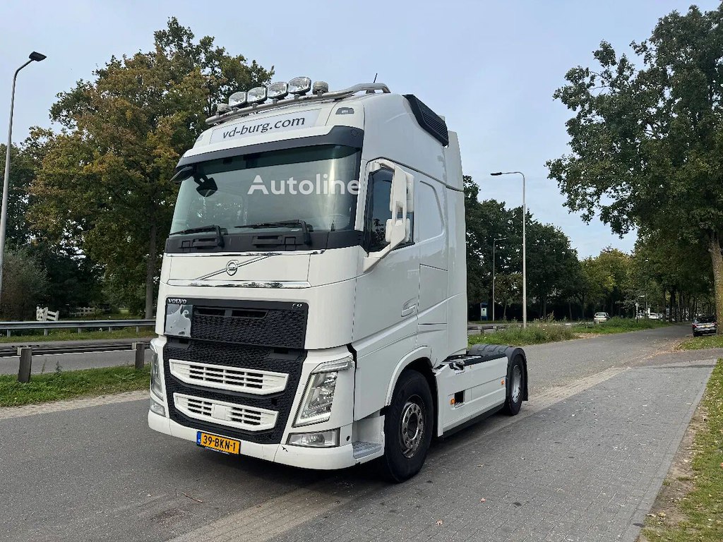 Volvo FH 460 Globetrotter XL. Hydrauliek. Side skirts tegljač