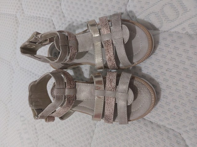 Sandale