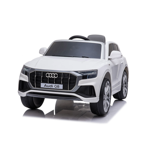 260 Audi Q8 bela
