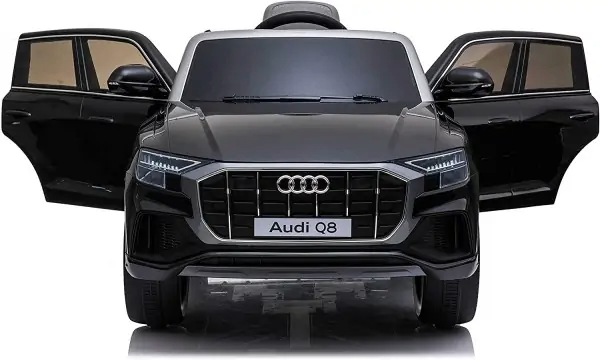 260 Audi Q8 crna