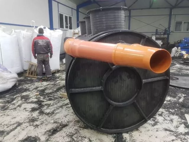 Separator 15m3 1.600 × 7.500 Priključne cevi Ø300