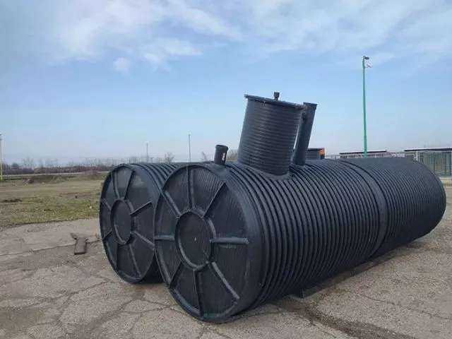 PLASTIČNE SEPTIČKE JAME 4.000L Ø 1.200 X 3.700 MM