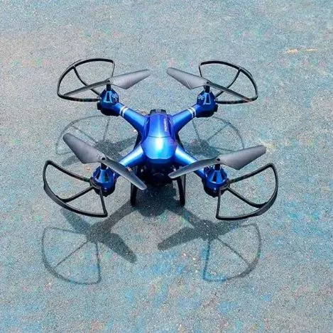 Dron sa kamerom Pioneer