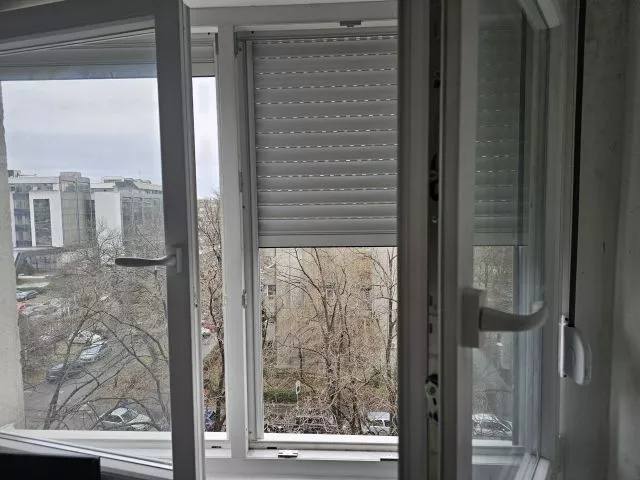 DVOKRILNI PVC PROZOR SA T PREČKOM 120 X 100 BELE BOJE