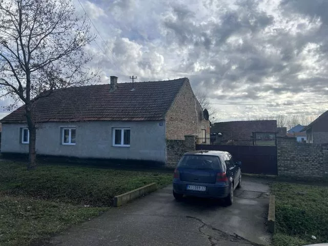 PRODAJEM KUCU U RUSKOM SELU