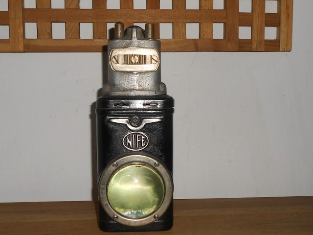 STARA  ZELEZNICARSKA  LAMPA
