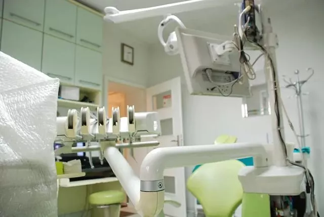 LEČENJE MLEČNOG ZUBA DENTALUX