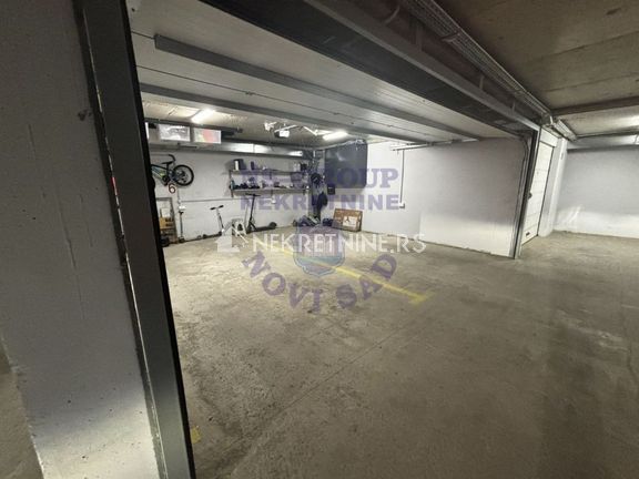 Garaža sa dva parking mesta od 16m2
