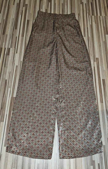 Prelepe pantalone Zara vel XS