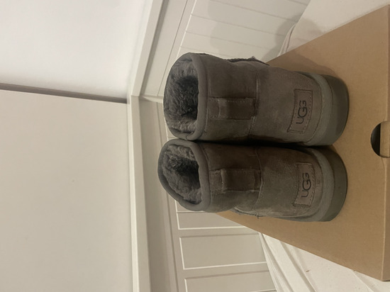Ugg sive 39 broj original