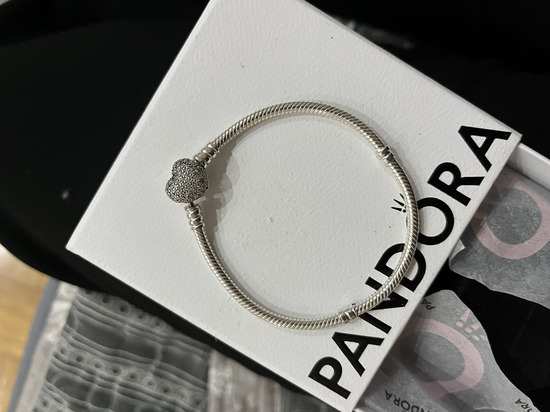 Pandora narukvica nova