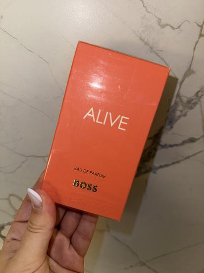Hugo Boss Alive ženski parfem ** NOV U PAKOVANJU