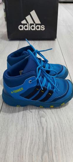 Adidas terrex duboke patike za dacake vel 26