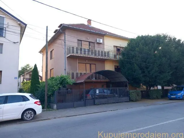 Prodajem kucu u Batajnici