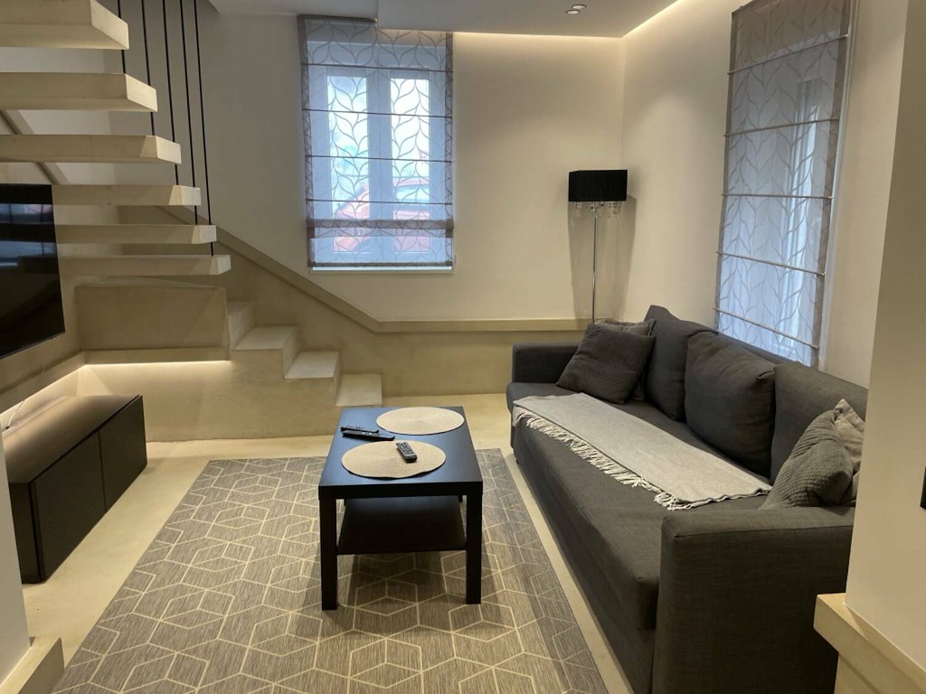 IZDAVANJE, 2.0 NAMESTEN DUPLEX, CRVENI KRST
