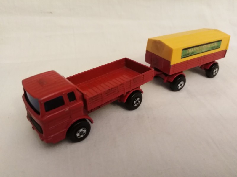 Matchbox, Mercedes-Benz LP + prikolica