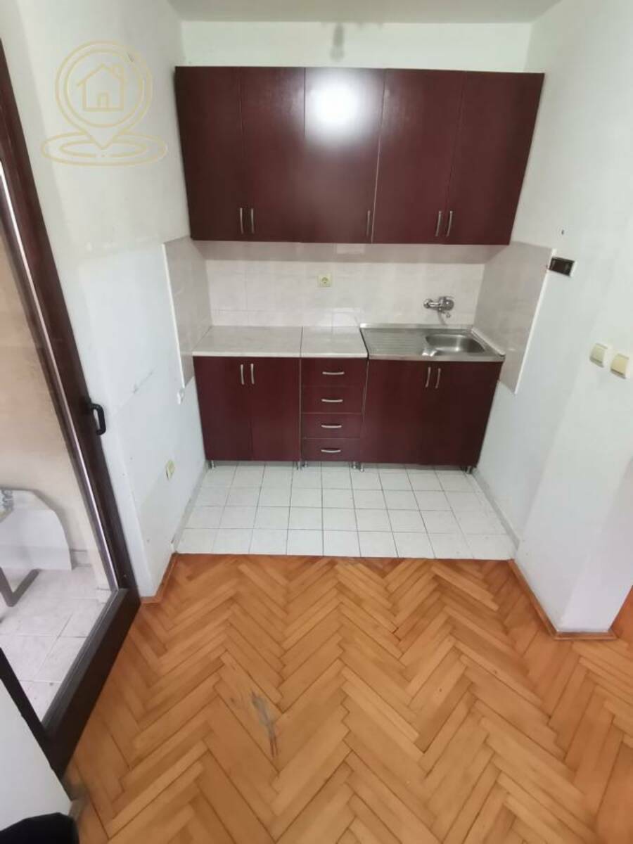 Prodaja 1.5 stana na Paliluli, Karaburma na odličnoj lokaciji