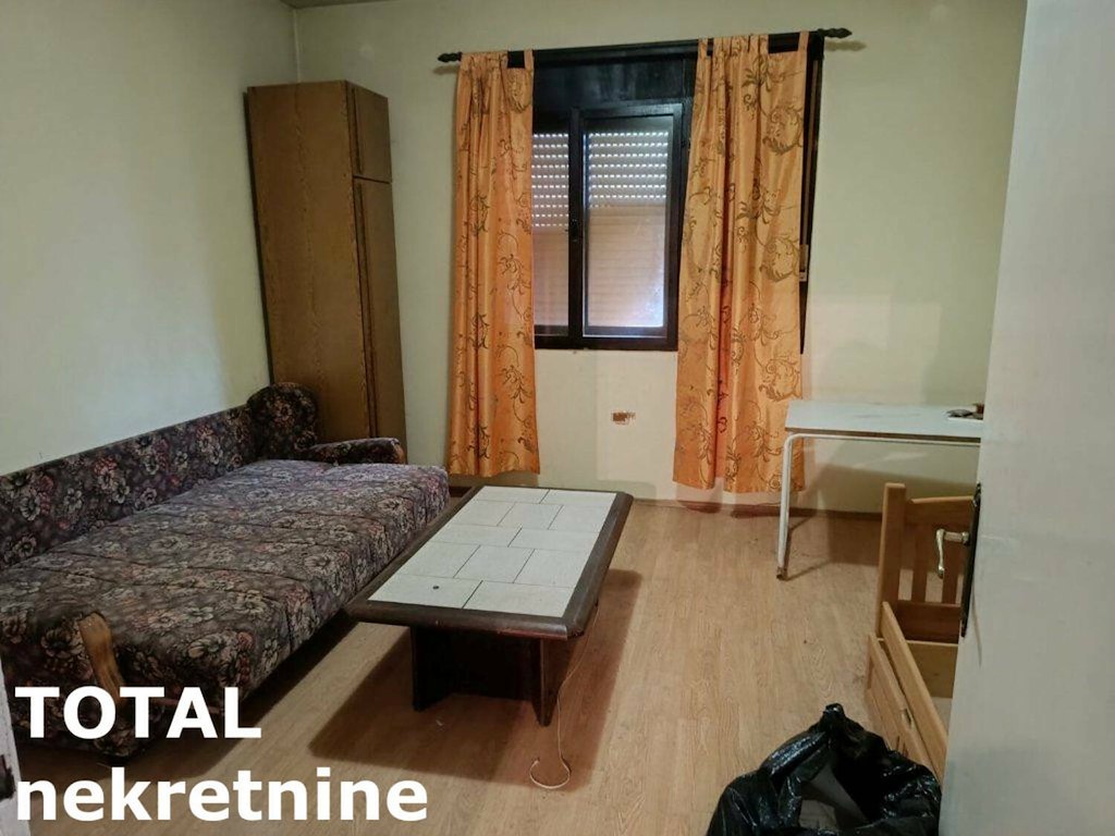 Petosobna kuća SREMSKI KARLOVCI, 255000€
