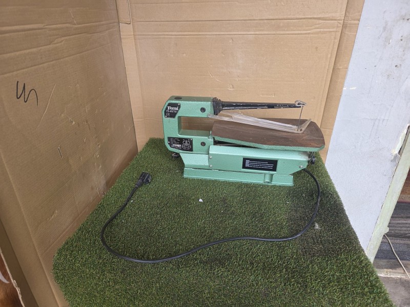 Električna ubodna testera (scroll saw)