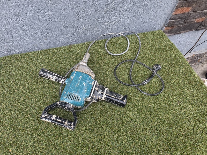 Makita električni mešač