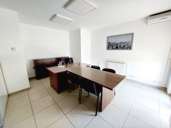 Poslovni prostor za izdavanje na odličnoj lokaciji u Loznici