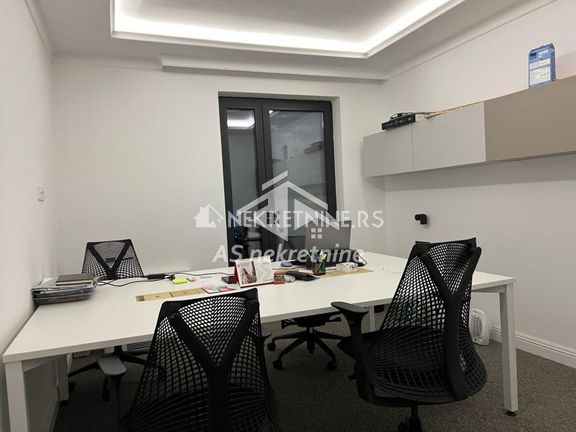 Zemun, Cara Dušana, Pos. prostor, 180m2, 2100 EUR