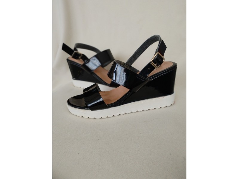 Differente sandale br 38