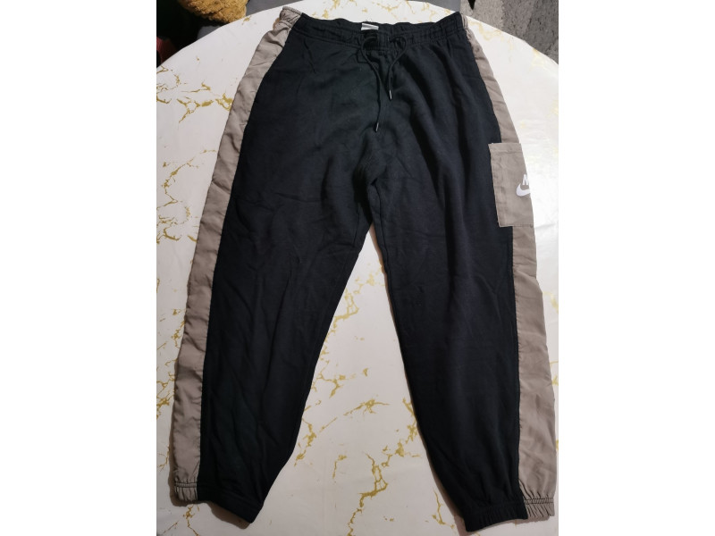 22. NIKE MUSKE VRH TRENERKE vel M