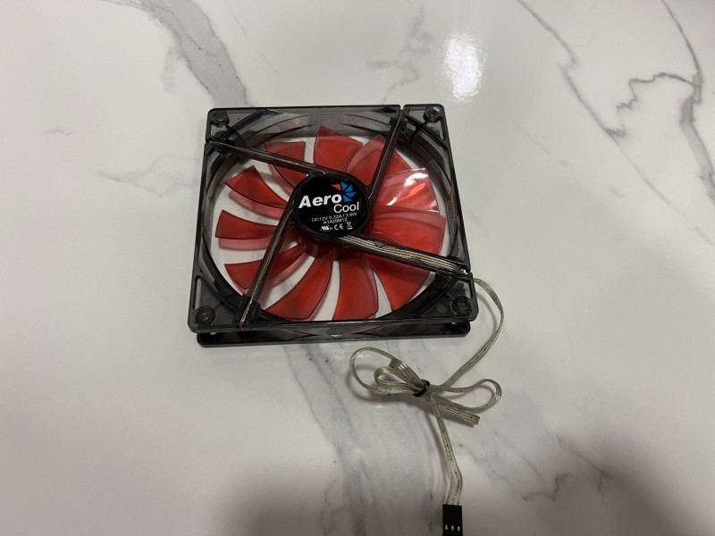 Svetleći ventilatori, miševi, webcam,kablovi rasprodaja