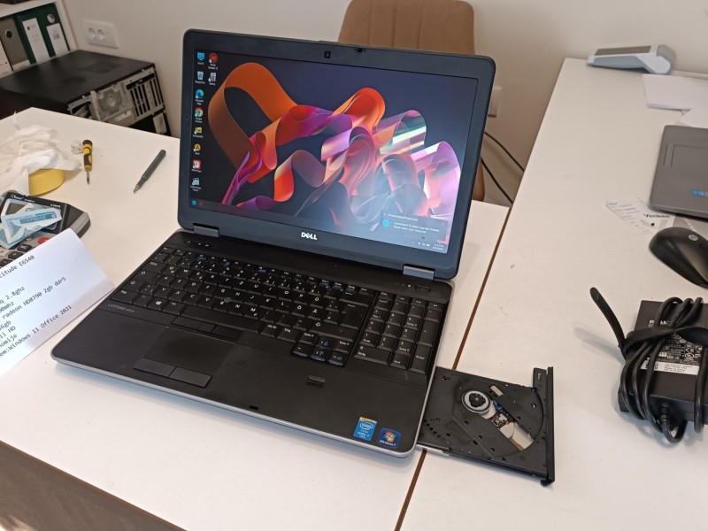 Dell Latitude E6540 i7 4th 2 grafike ssd 256gb NOV 12gb