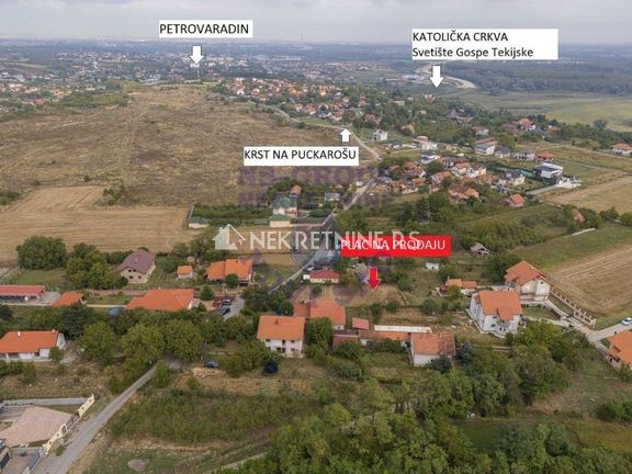 Odličan plac na Petrovaradinu 750m2