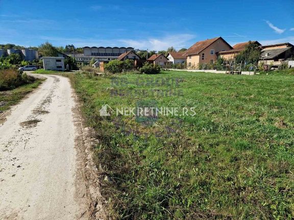 542348-Fantastičan građevinski plac od 1047 m2 u Sadovima