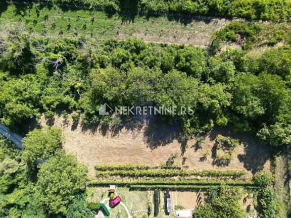 550629-Na prodaju plac površine 1458 m2