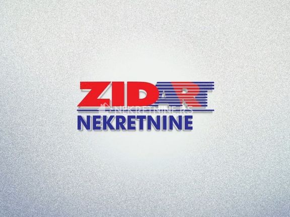 Parcela uz auto put