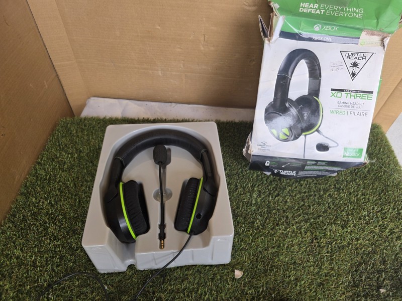 Turtle Beach XO Three gaming slušalice sa mikrofonom.