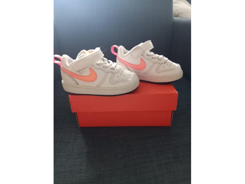 NIKE dečije patike, broj 21