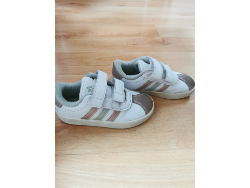 Adidas patike za devojcice broj 26