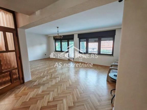 Voždovac, Bioskop Voždovac, Kuća, 360m2, 2700 EUR