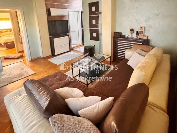 Vračar, Južni bulevar, 2.0 stan, 65m2, 900 EUR