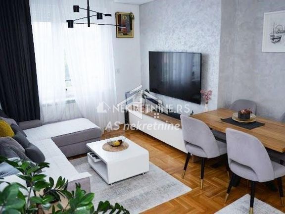 Voždovac, Banjica, 4.0 stan, 82m2, 1350 EUR
