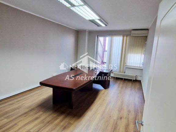 Novi Beograd, Blok 12, YUBC, 4.0 stan, 126m2, 2000 EUR