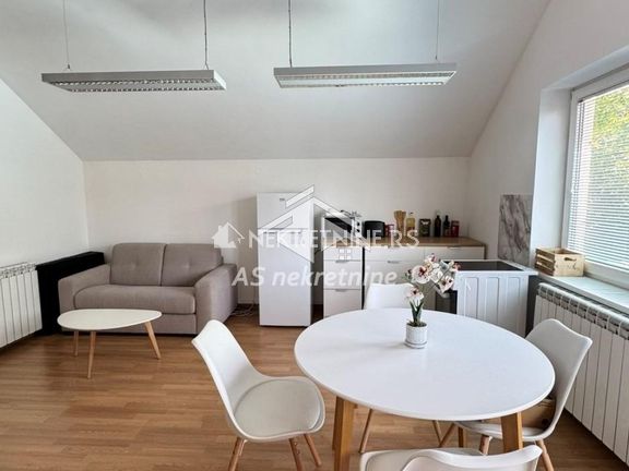 Voždovac, Medaković 3, 3.0 stan, 70m2, 750 EUR