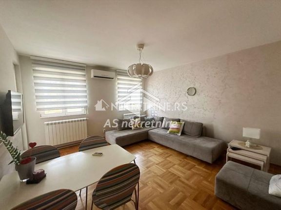 Zvezdara, Denkova bašta, 3.5 stan, 70m2, 800 EUR