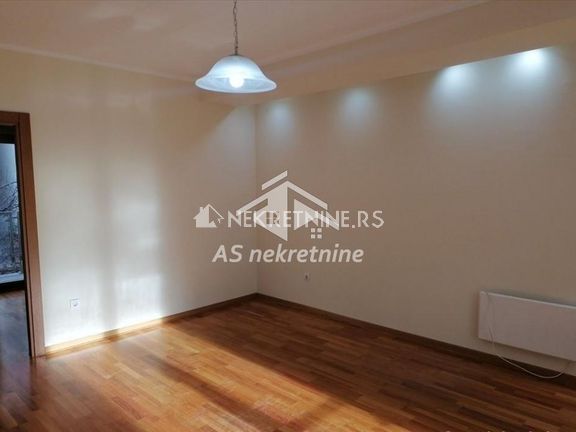 Vračar, Hram Svetog Save, 2.5 stan, 65m2, 900 EUR